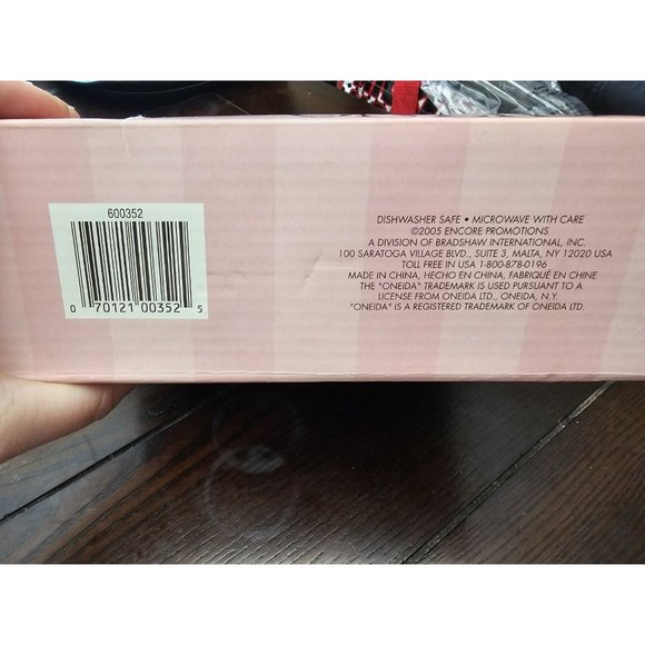 Oneida | Dining | Oneida 8 Dessert Plates Set Of 4 We All Scream For ...